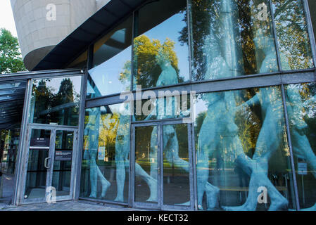Outside view of La Cinematheque Francaise, Bercy, Paris, France Stock ...
