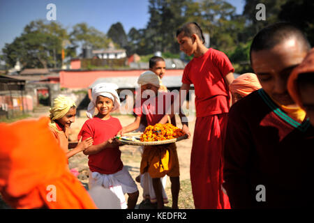 Kathmandu, Nepal. 19th Oct, 2017. A woman makes a rongoli on Laxmi puja ...
