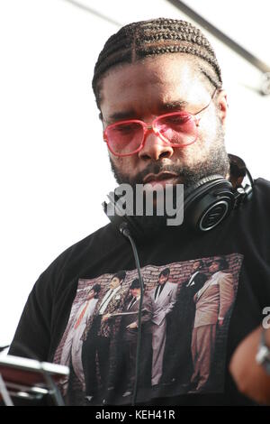 Roots drummer Questlove performed live at the Neighborhood 2 ...