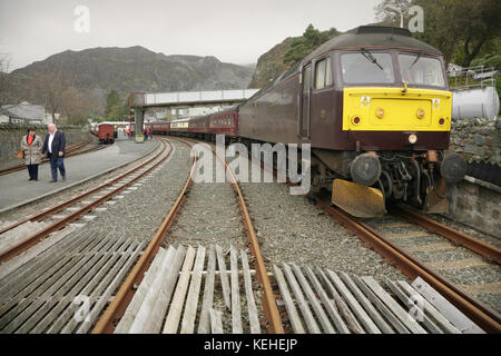 West coast Railway class 47 locomotive 47826 calling at Burneside ...