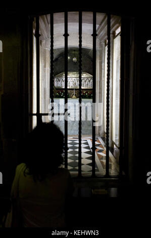 Crypt of Saint James relics in Roman Catholic cathedral, Catedral de ...