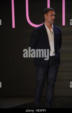 The Italian actor Raoul Bova received by the stylist Alessandra Rinaudo ...