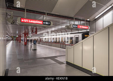 Wien, U-Bahn-Linie U1, Station Neulaa Stock Photo - Alamy