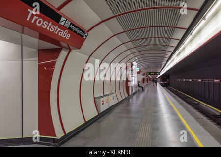 Wien, U-Bahn-Linie U1, Station Neulaa Stock Photo - Alamy