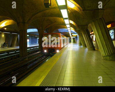 Lyon, Metrolinie D, Station Parilly - Lyon, Metro Line D, Station ...