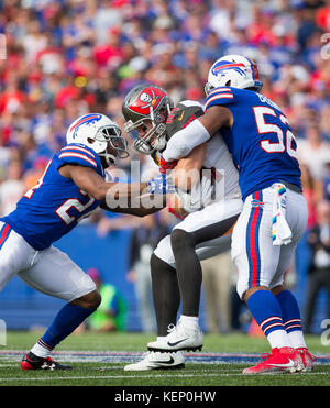 Buffalo Bills defensive end Leonard Floyd (56) and defensive end Shaq ...