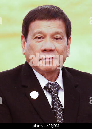 Philippine President Rodrigo Duterte talks with kidnap victim Rexon ...