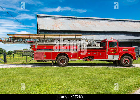 Old turntable ladder fire truck Stock Photo - Alamy