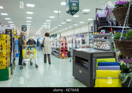Morrisons supermarket interior Stock Photo - Alamy