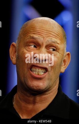 Darts Caller Russ Bray / The Voice bei der World Darts Gala 2023 in der ...