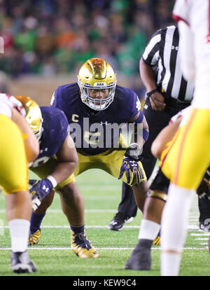 Notre Dame Fighting Irish linebacker Anthony Rabasa (56) shields the ...