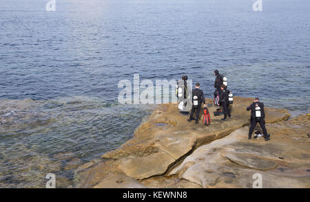 Scuba divers getting ready to dive Stock Photo - Alamy