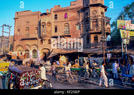 Street scene in Multan, southern Punjab, Pakistan Stock Photo - Alamy