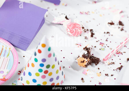Untidy table with food scraps after birthday party Stock Photo - Alamy