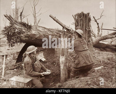 First World War weapon. Lewis automatic machine gun Stock Photo - Alamy
