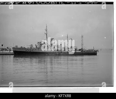 HMAS Kalgoorlie by Allan Green SLV H91.108 300 Stock Photo - Alamy