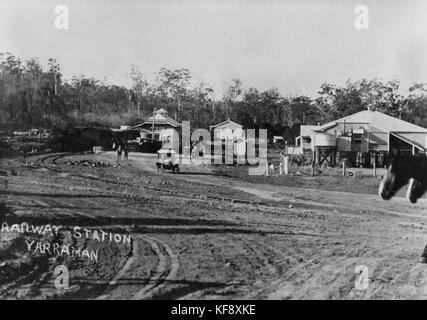 Railway station at Yarraman Stock Photo - Alamy