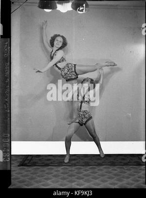 10728 Turner twins dancers demonstrate Mignon hosiery Stock Photo - Alamy