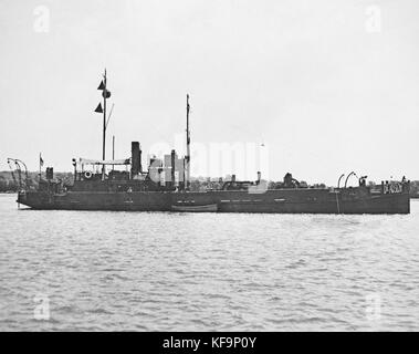 This image depicts a Royal Australian Naval vessel, possibly HMAS ...