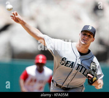 Seattle Mariners pitcher Gil Meche delivers to the Texas Rangers in the ...