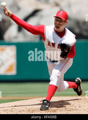 Los Angeles Angels pitcher Paul Byrd throws against the Oakland ...