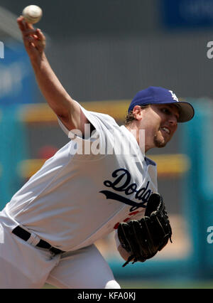 Los Angeles Dodgers Brett Tomko pitches against the San Diego Padres ...