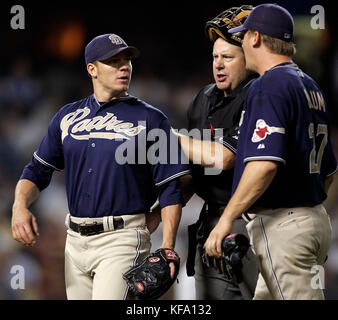 Los Angeles Dodgers first base Enrique Hernández (8) and first base ...