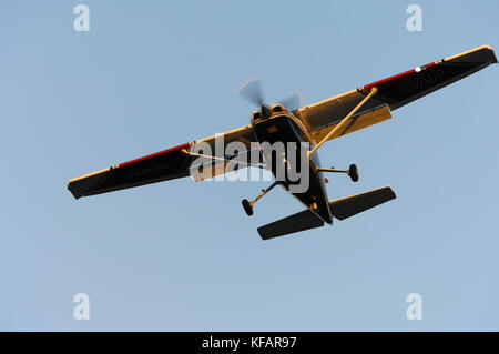 Cessna 172 Skyhawk on final-approach over approach-lights Stock Photo ...