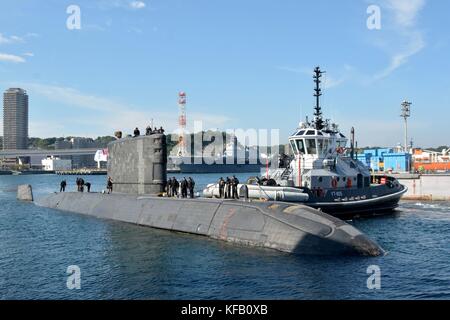 YOKOSUKA, Japan – The Valiant-class yard tugboat Menominee (YT 807 ...