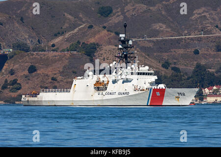 The USCG Legend class cutter Stratton (WMSL 752) on San Francisco Bay ...