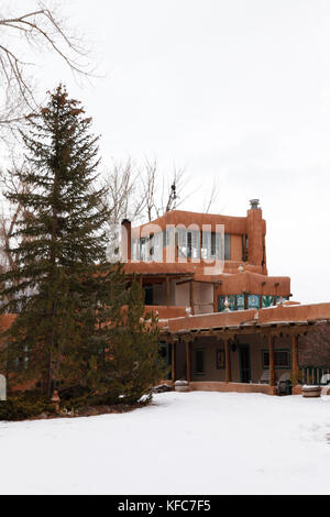USA; New Mexico; Taos; The Mabel Dodge Luhan House, the bathroom down ...