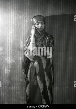 Nyota Inyoka (1896-1971), cambodian dancer, in stage costume. c.1915 ...