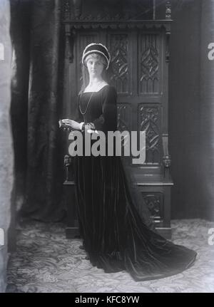 Renée Vivien, née Pauline Mary Tarn, nicknamed "Sapho 1900." French ...