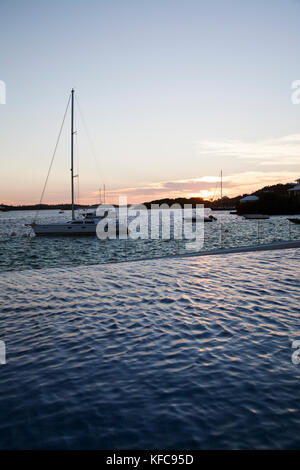 BERMUDA. The Infinity Pool at the Hamilton Princess & Beach Club Hotel ...
