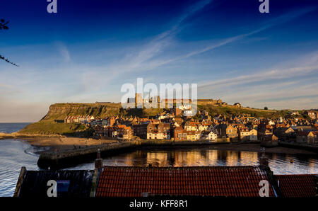 Whitby, UK. 27th October, 2017. Unseasonably good weather over Whitby ...