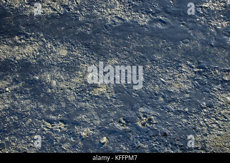 drops of poured engine car oil Stock Photo - Alamy