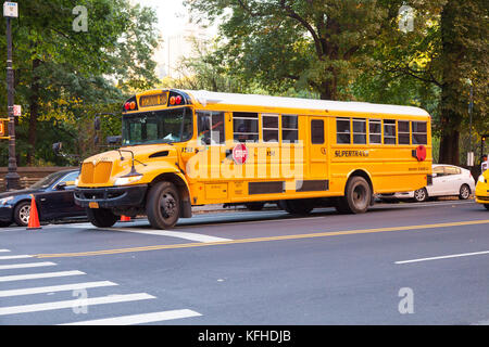us school bus new york Stock Photo - Alamy