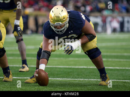 South Carolina State offensive lineman Javarius Leamon runs a drill at ...