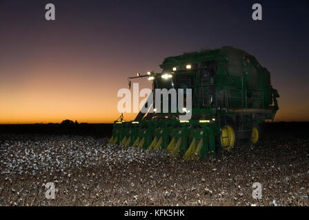 NEW JOHN DEERE 6 ROW COTTON PICKER THAT MAKES ROUND MODULES IN THE ...