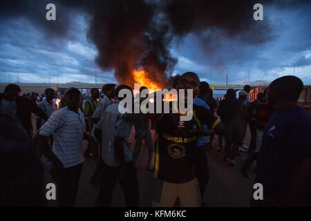 Kisumu, Kisumu, Kenya. 30th Oct, 2017. protesters seen starting a fire ...