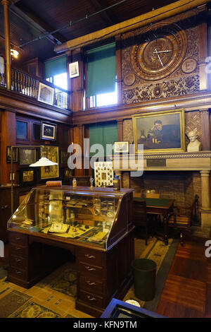 Thomas Edison's working desk in his library in Thomas Edison National ...