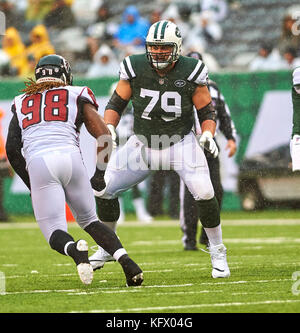 New York Jets tackle Brent Qvale (79) watches as Philadelphia Eagles ...