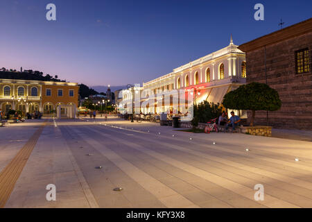 Coffee shop in Solomos square in Zakynthos town, Greece Stock Photo - Alamy