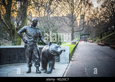Bronze statue of Wojtek the soldier bear by sculptor Alan Heriot ...