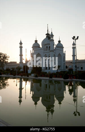 Tomb of Zinat Mahal Stock Photo - Alamy