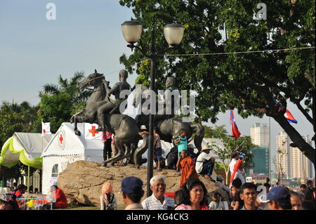Equestrian statues of Techo Meas & Techo Yort, 17th century military ...