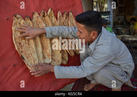 Quetta, Pakistan. 04th Nov, 2017. Bakery worker display, Traditional ...