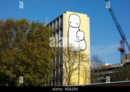 Stik's 125 ft 'Big Mother' line drawing on Charles Hocking House in ...
