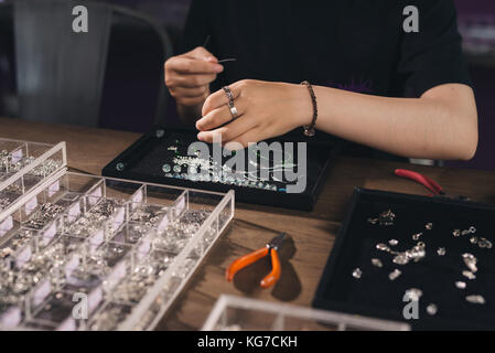 Female designer making jewelries at a jewelry shop Stock Photo - Alamy