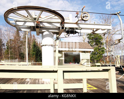 Chair lift terminal. Sking chair lift wheel Stock Photo - Alamy